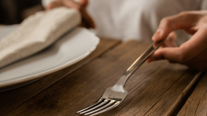 Parenting Hacks for Thanksgiving Table Etiquette: Teaching Manners to ...