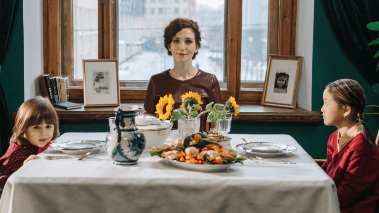 Parenting Hacks for Thanksgiving Table Etiquette: Teaching Manners to ...